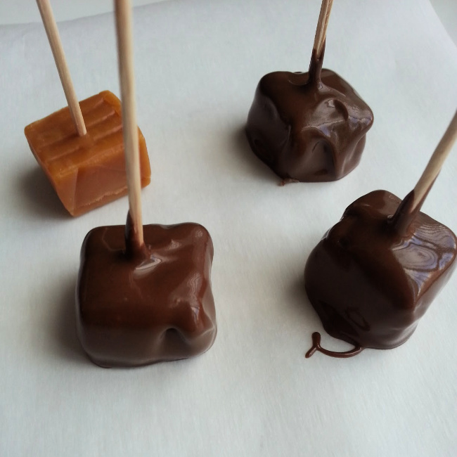 Delicious Candy Cane Caramels Recipe - Creative Cynchronicity