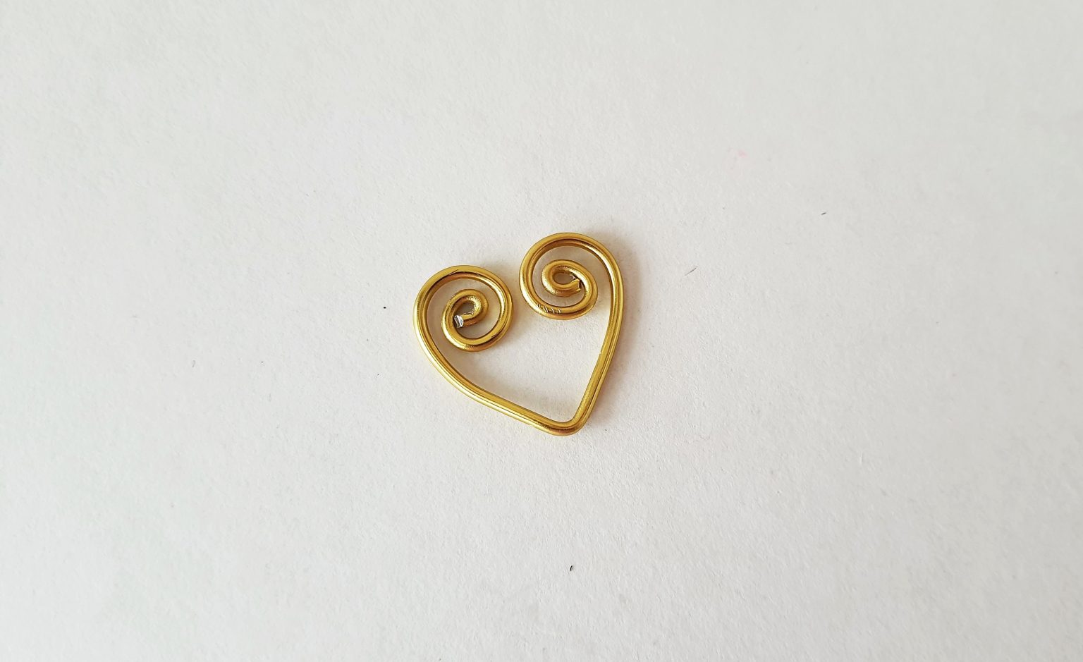 Wire Heart Pendant - Creative Cynchronicity