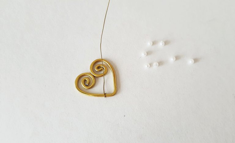 Wire Heart Pendant - Creative Cynchronicity