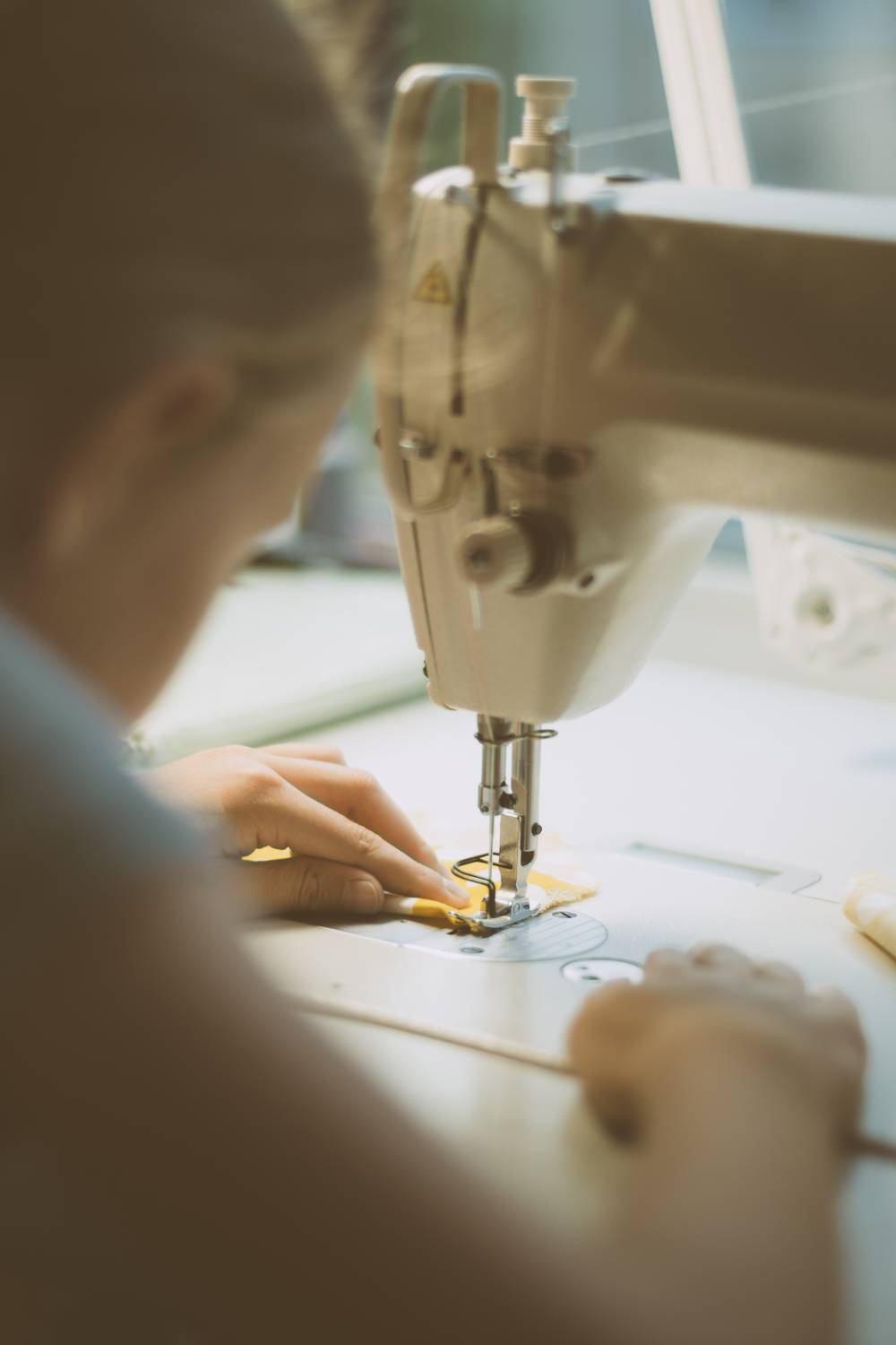 4 Helpful Tips for Choosing the Right Sewing Cabinet