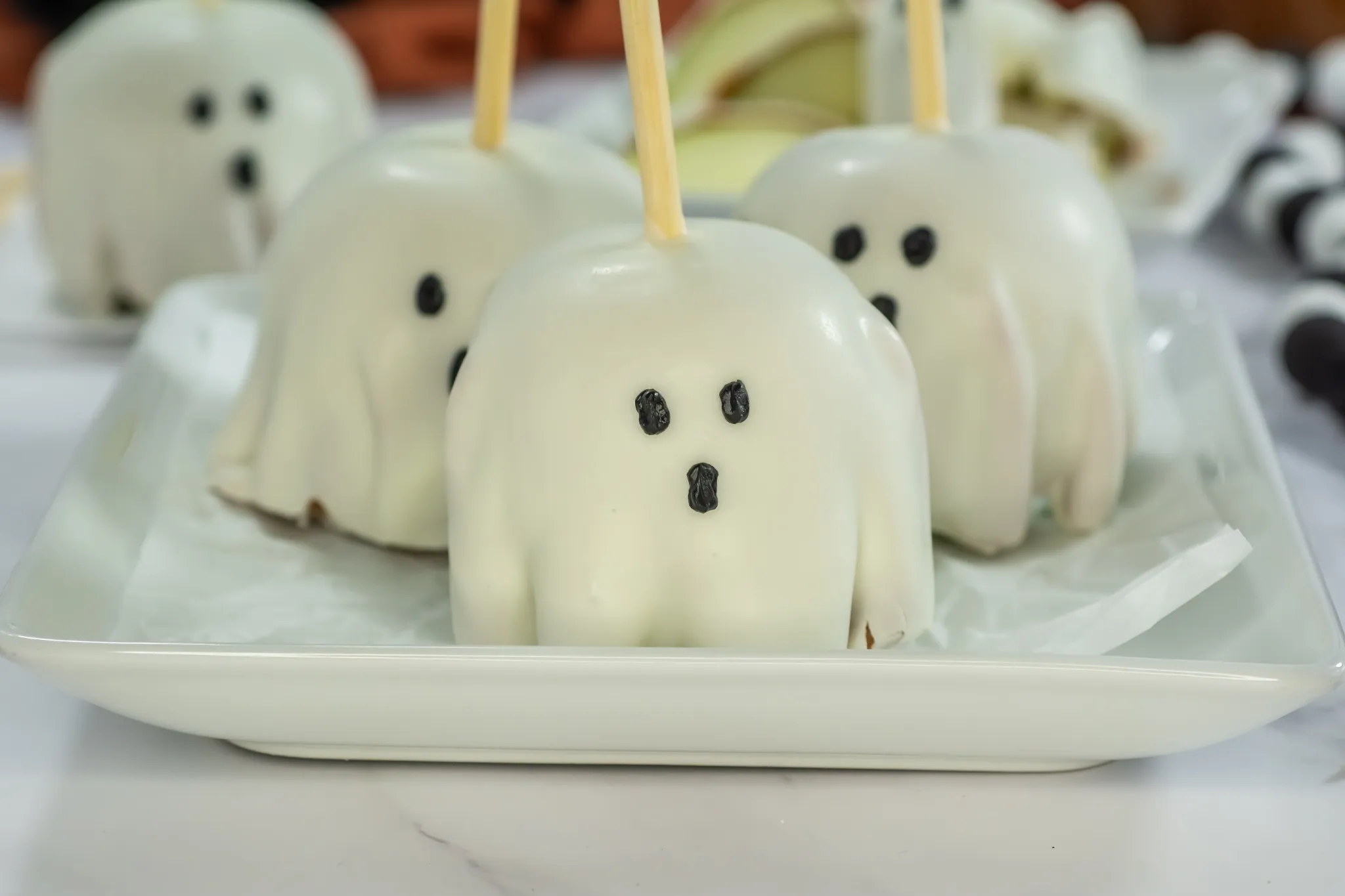 Ghost Caramel Apples - Creative Cynchronicity